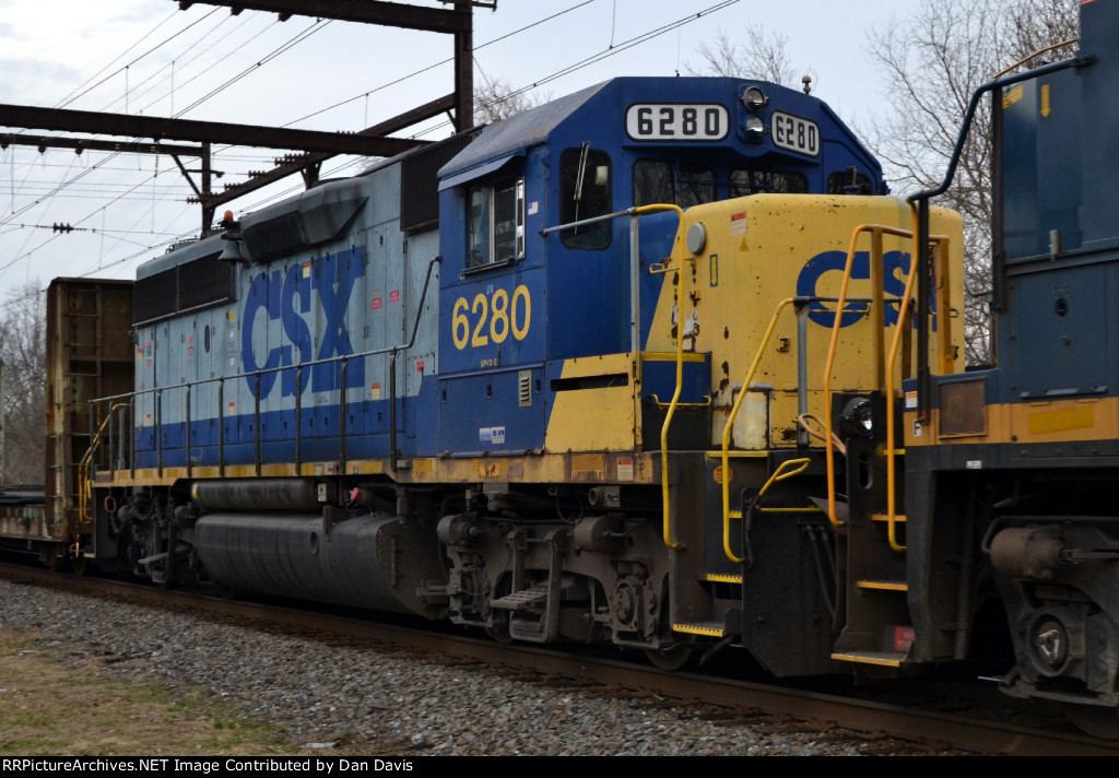 CSX GP40-2 6280 on Q410-30